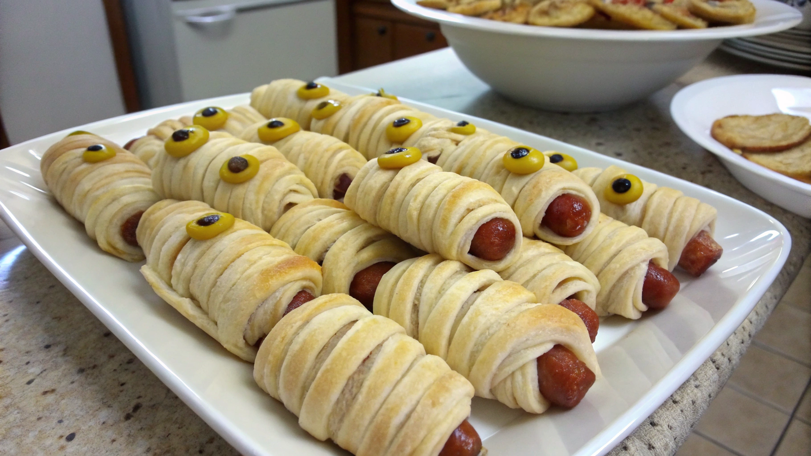 10 Easy Halloween Food Ideas That Look Spooky but Taste Amazing 2025 ...